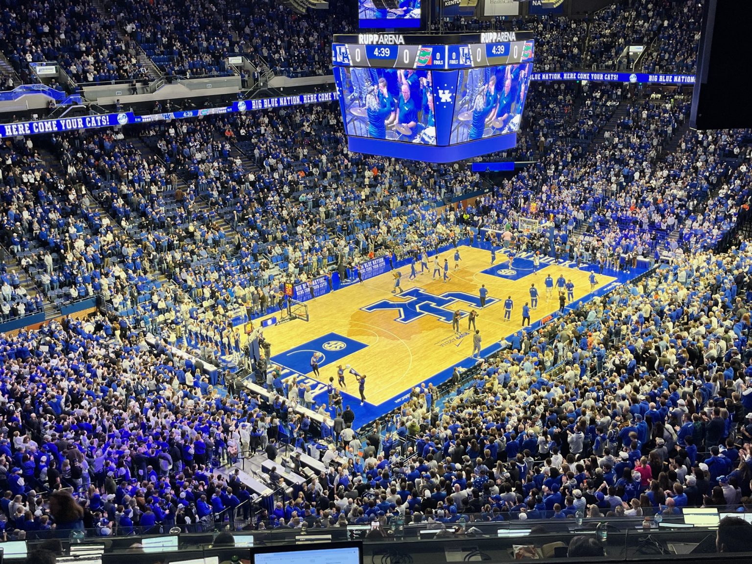 Kentucky, JMI Sports sign extension through 2040, includes multimedia rights and NIL support ...
